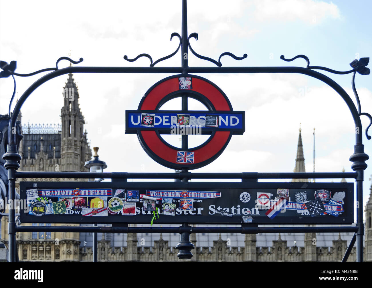 London - shield of Undergroundstation Westminster Stock Photo - Alamy