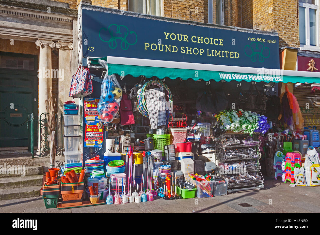 Pound Shop High Resolution Stock Photography and Images - Alamy