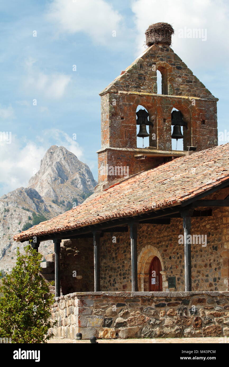 Church in Riaño (Leon Stock Photo - Alamy