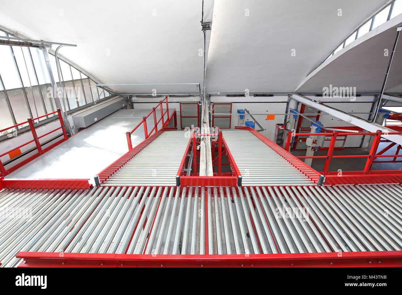 Fulfillment center conveyor hi-res stock photography and images - Alamy