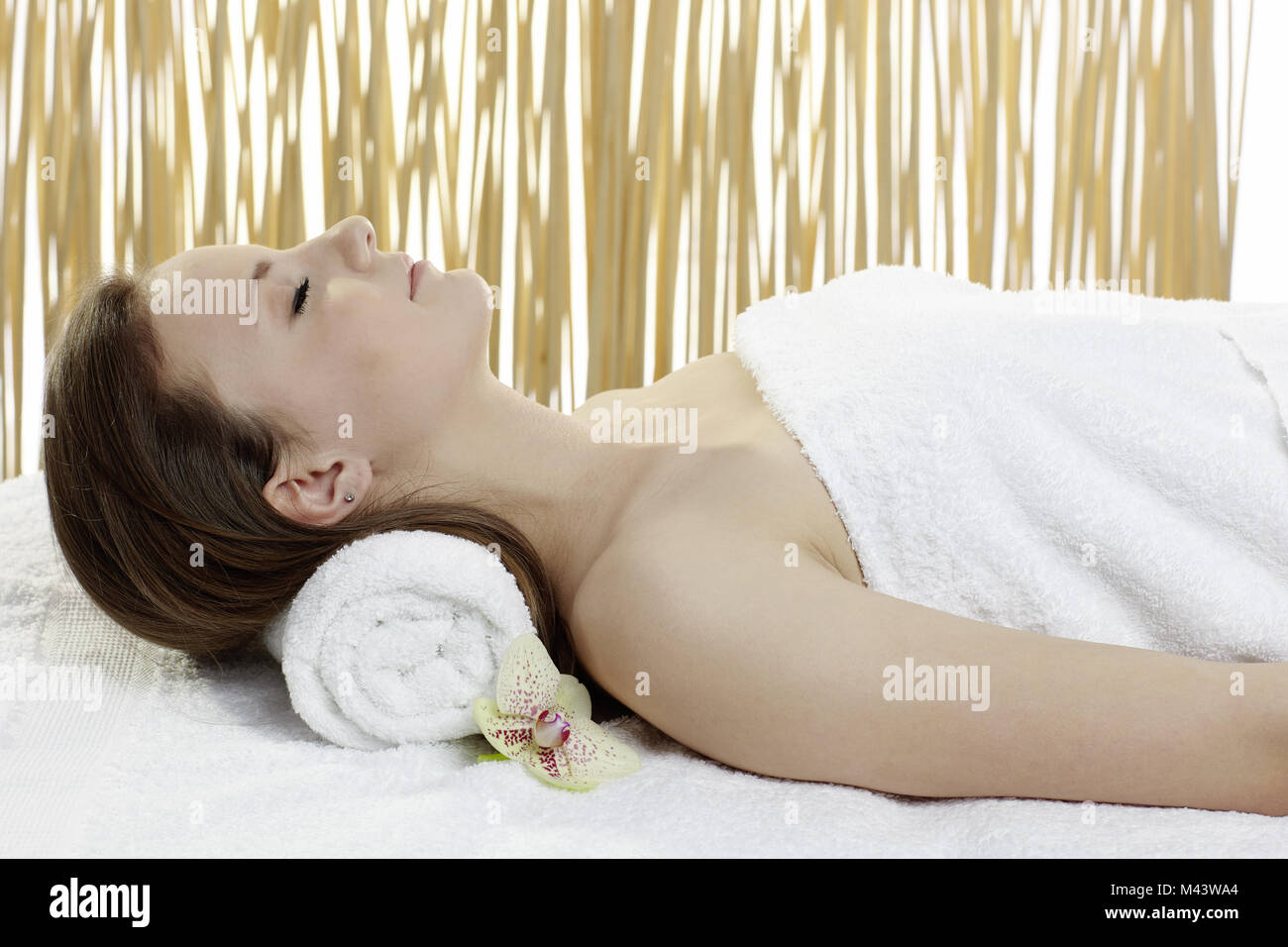Young beautiful woman getting spa treatment Stock Photo - Alamy