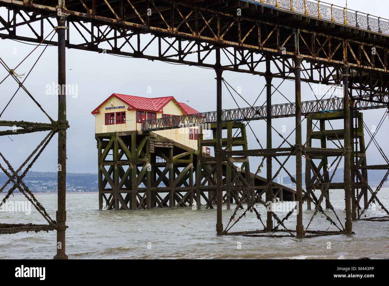 Rnli mumbles lifeboat station hi-res stock photography and images - Alamy