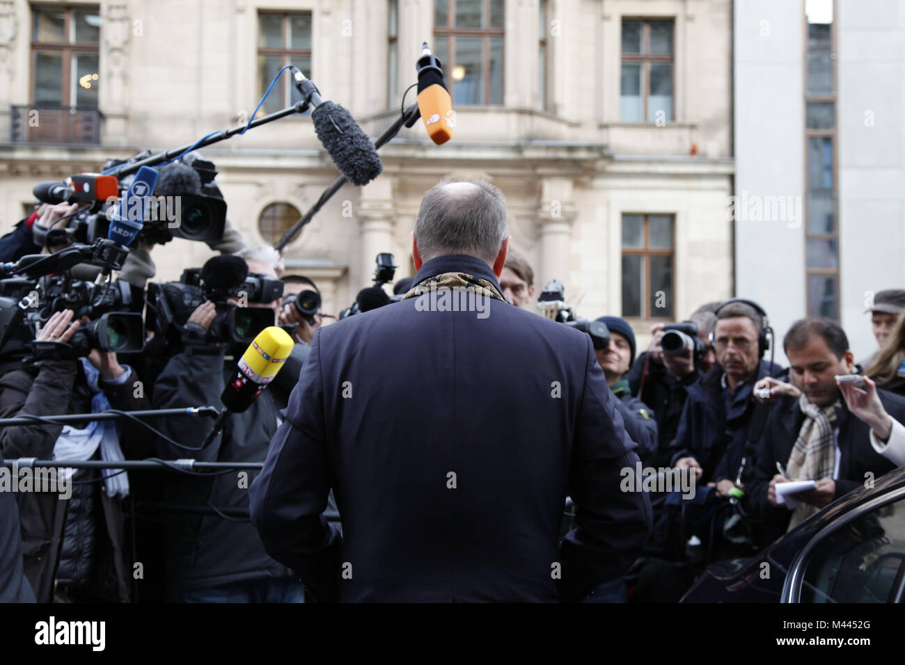 Exploratory talk hi-res stock photography and images - Alamy