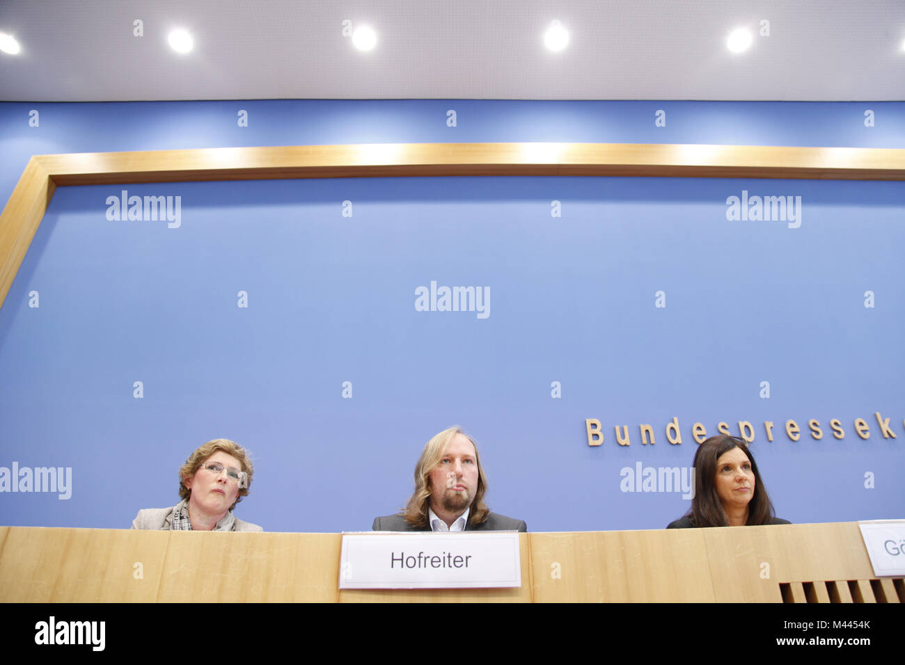 Green press conference hi-res stock photography and images - Alamy