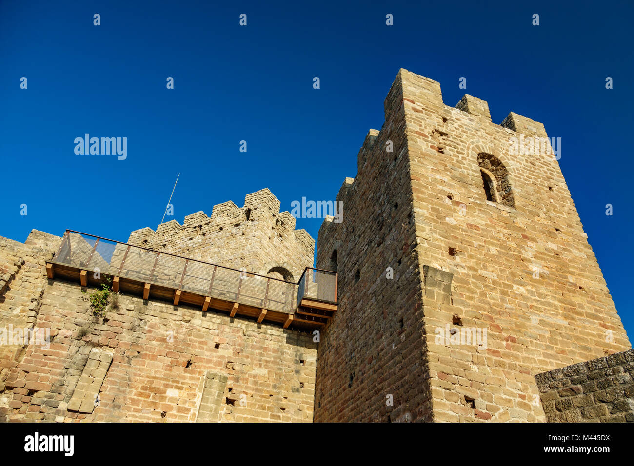 Merlon battlements hi-res stock photography and images - Alamy