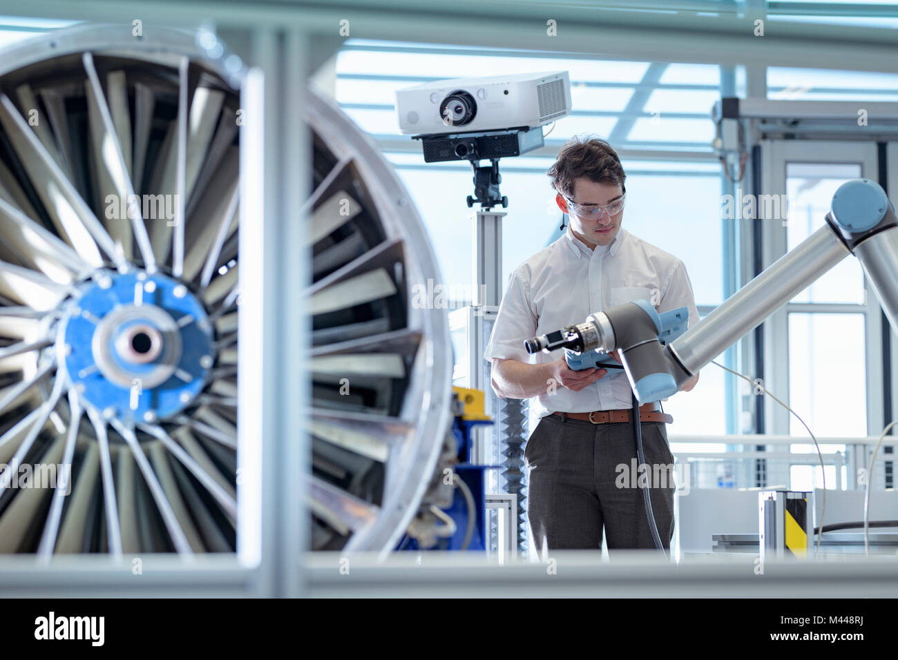 Jet engine engineer united kingdom hi-res stock photography and images ...