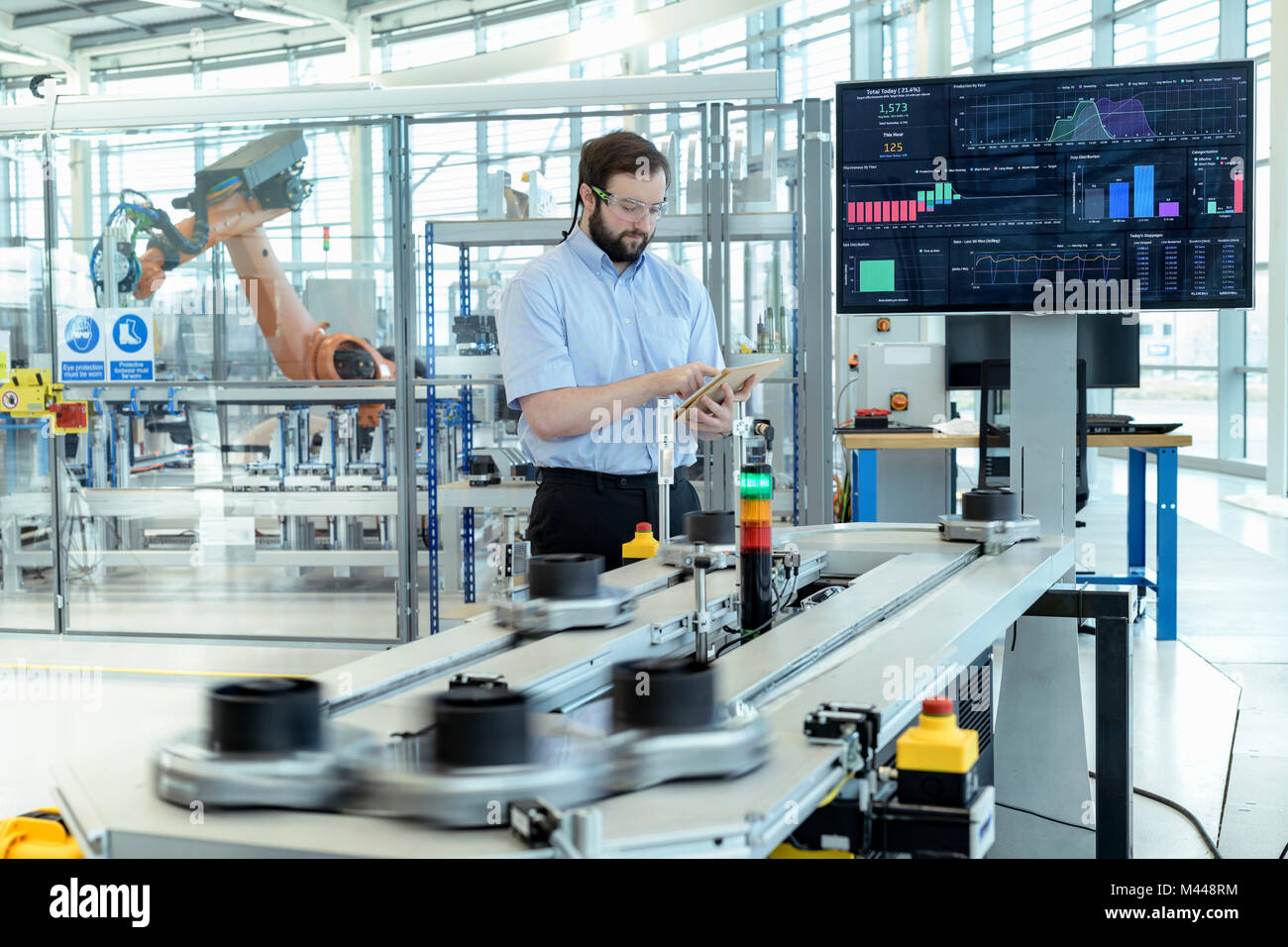 Research production hi-res stock photography and images - Alamy