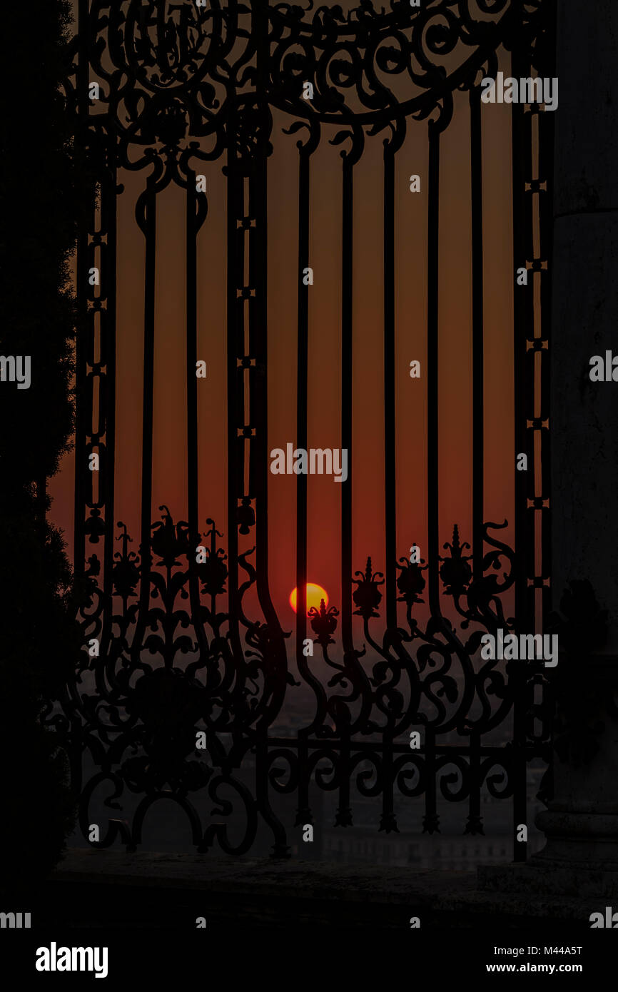 Metal gate hi-res stock photography and images - Alamy