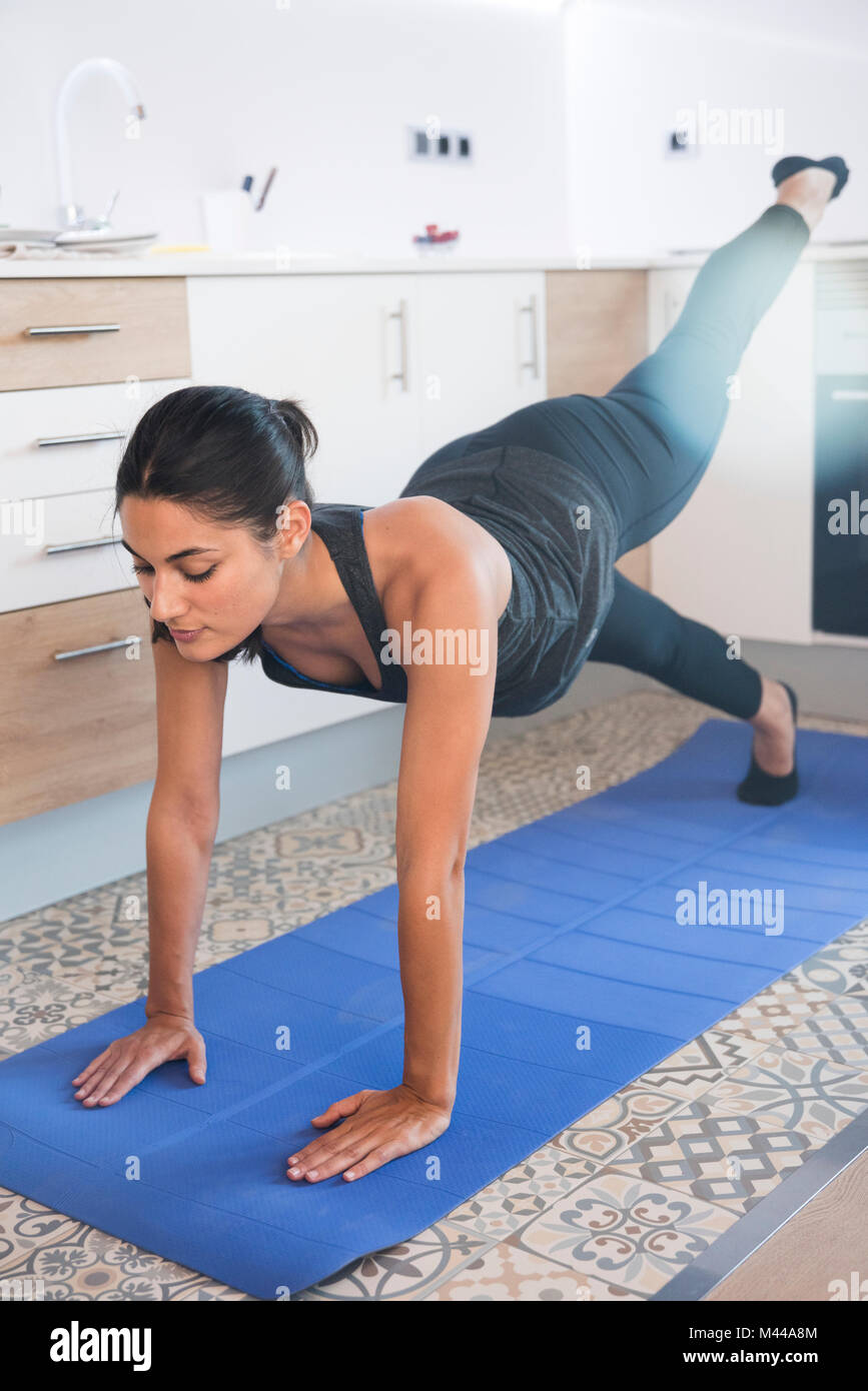 Legs woman kitchen hi-res stock photography and images - Alamy