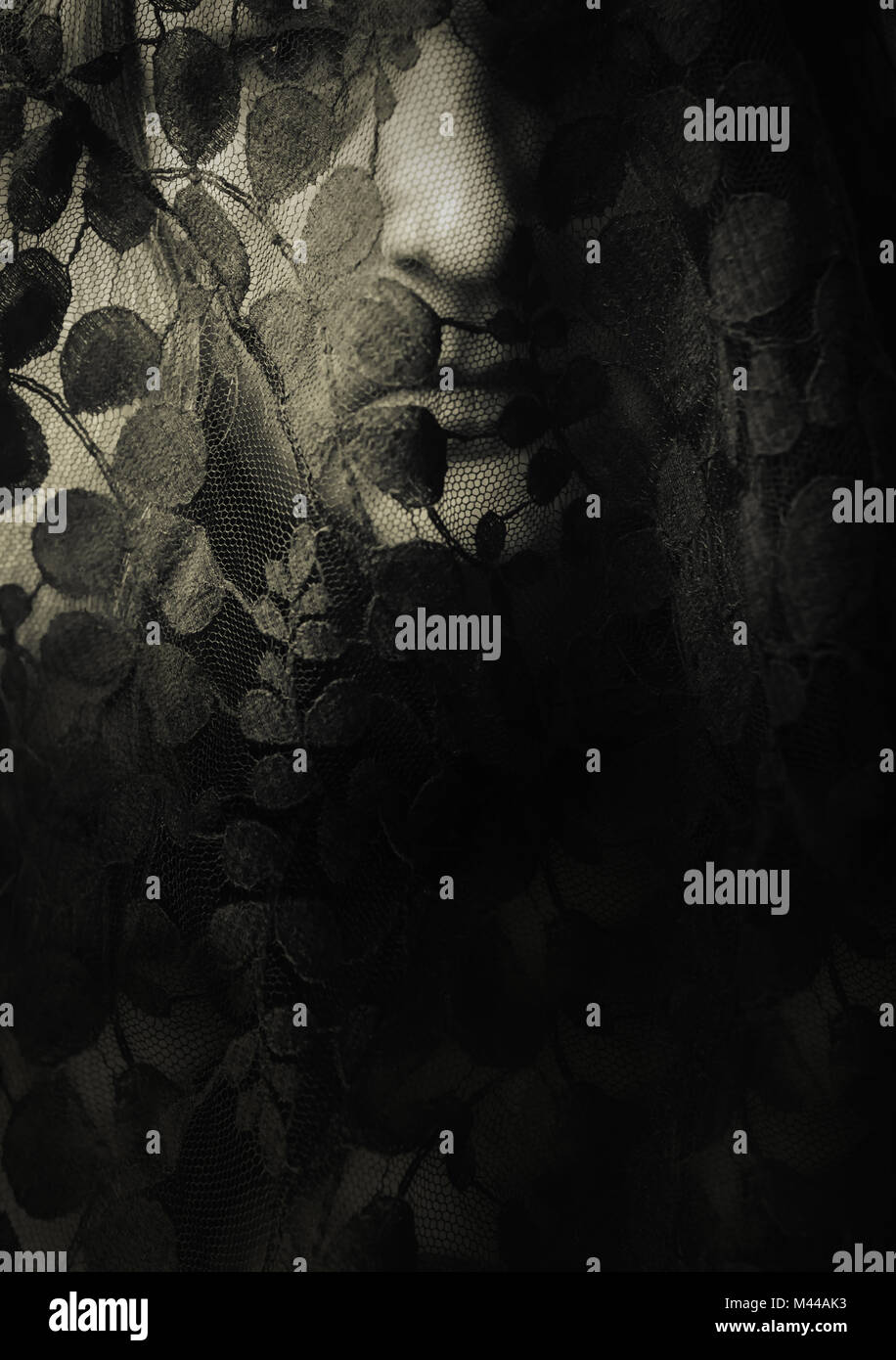 Mourning veiled woman hi-res stock photography and images - Alamy