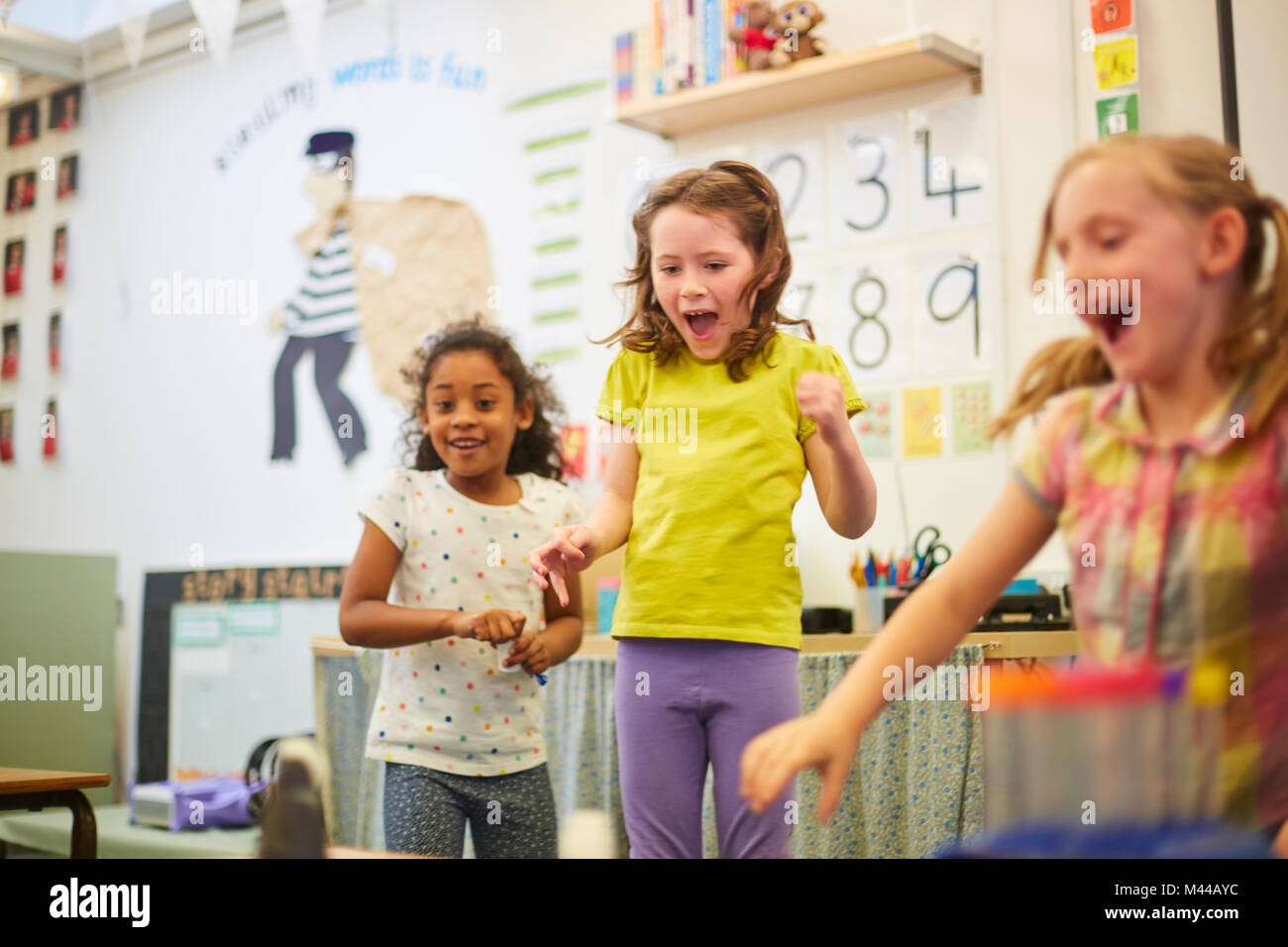 Group of schoolgirls hi-res stock photography and images - Alamy