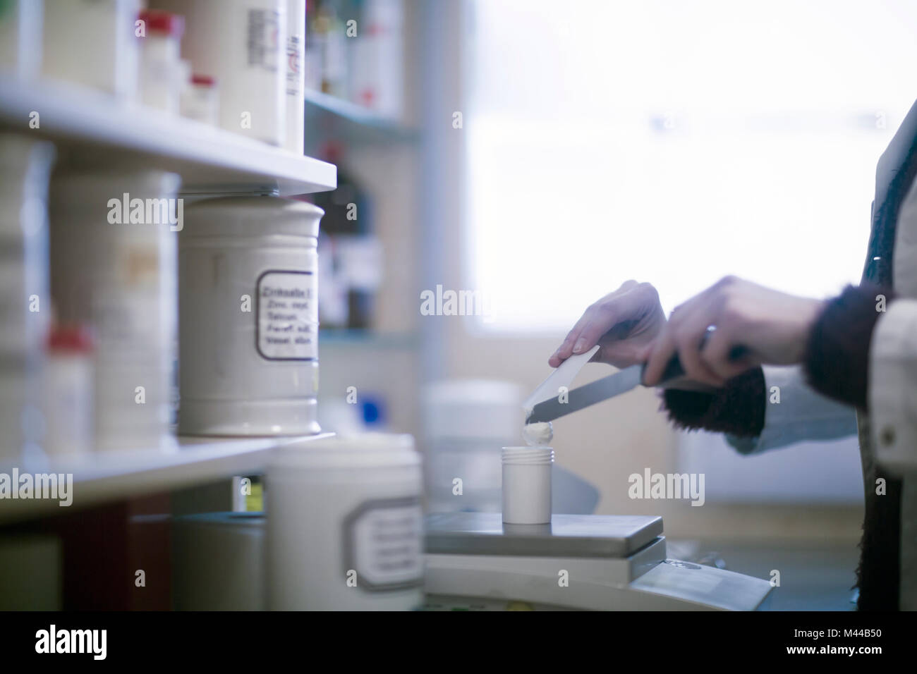Male pharmacist weighing medical drug on pharmacy scales, cropped Stock ...