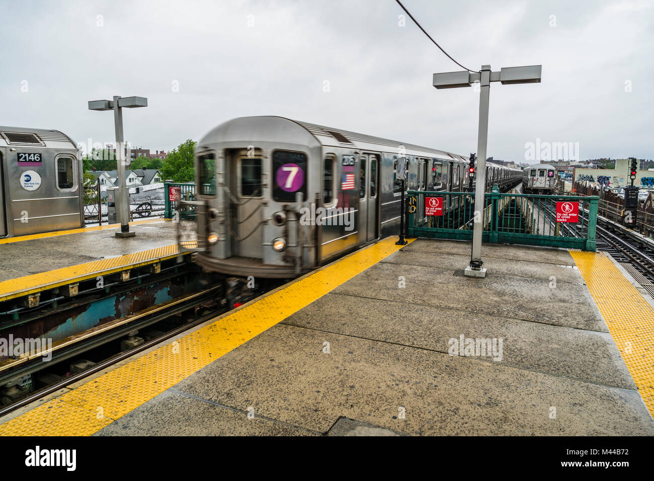 Junction boulevard station queens hi-res stock photography and images ...