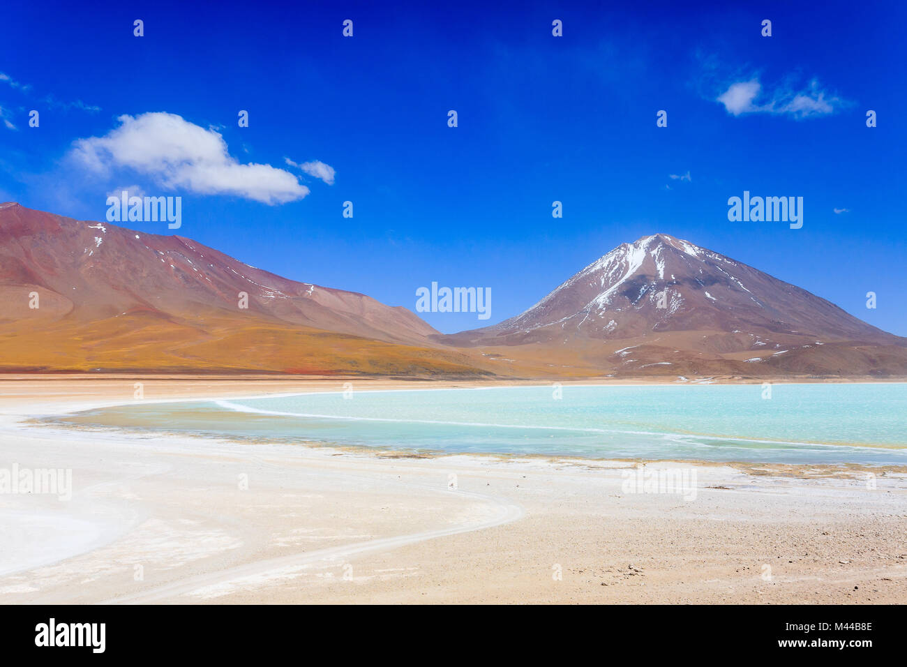 Laguna Verde landscape,Bolivia.Beautiful bolivian panorama.Green lagoon ...