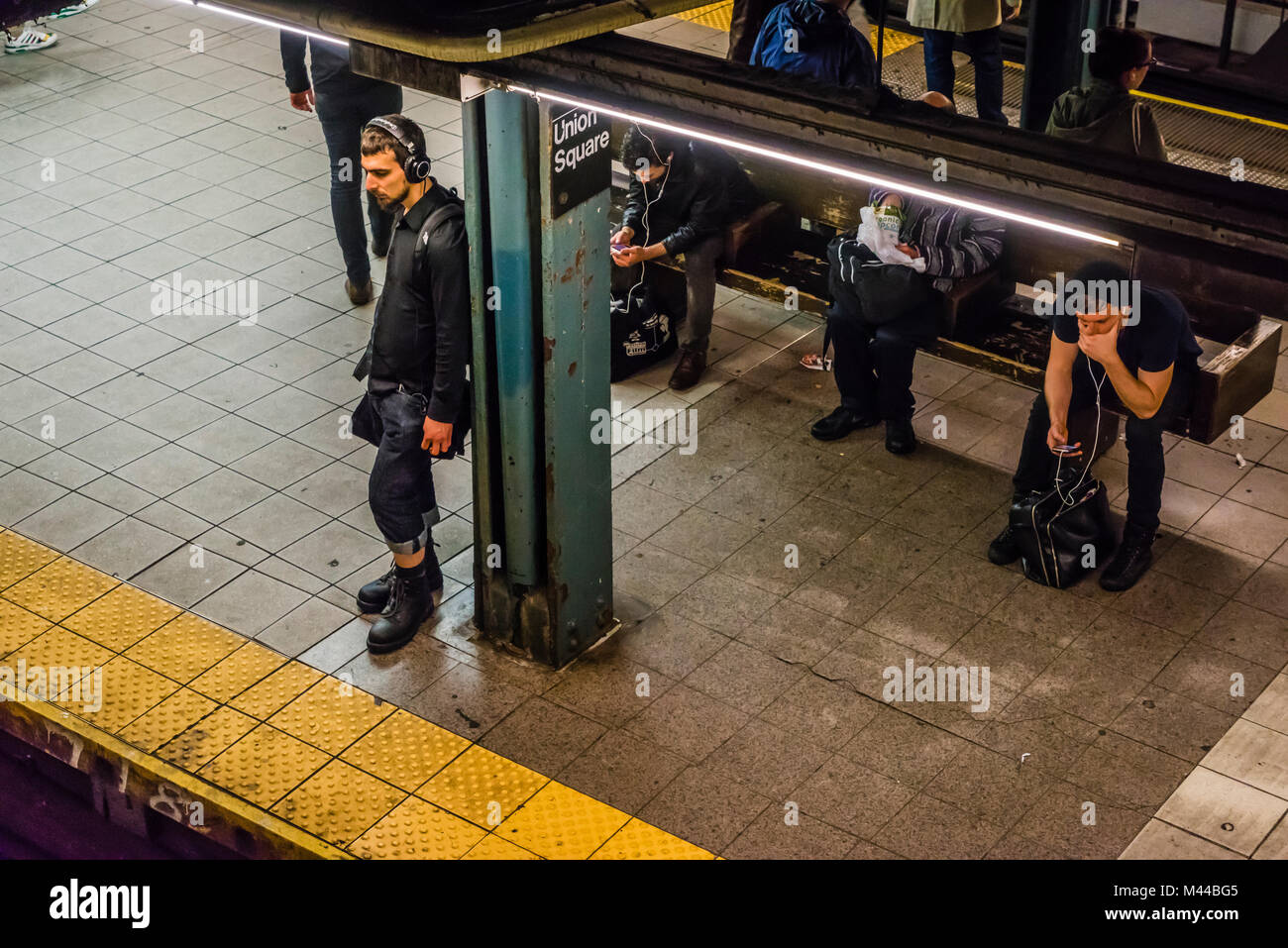 14th street union square subway station hi-res stock photography and ...