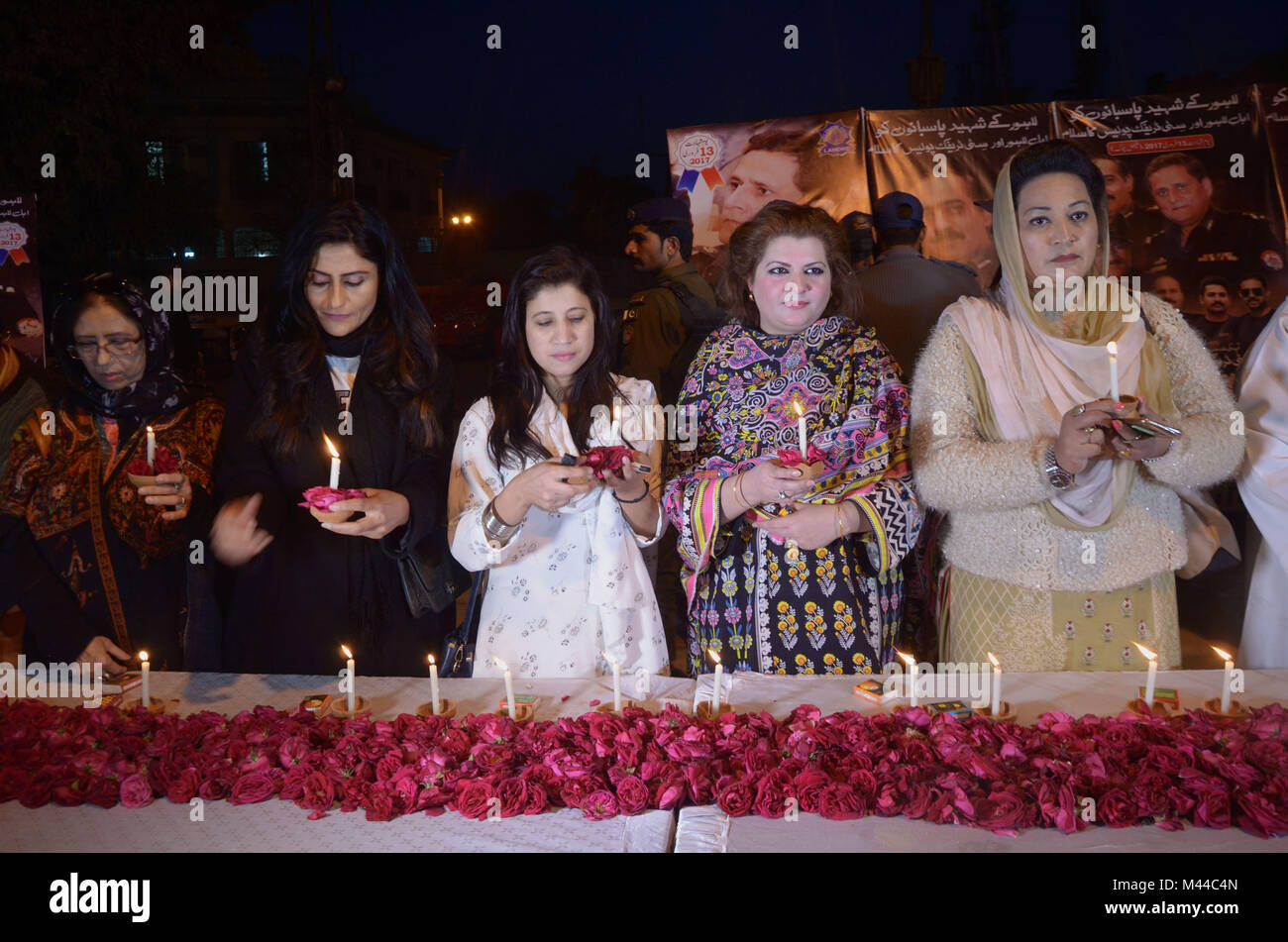 Lahore, Pakistan. 14th Feb, 2018. Members of civil society and CTO Rai ...