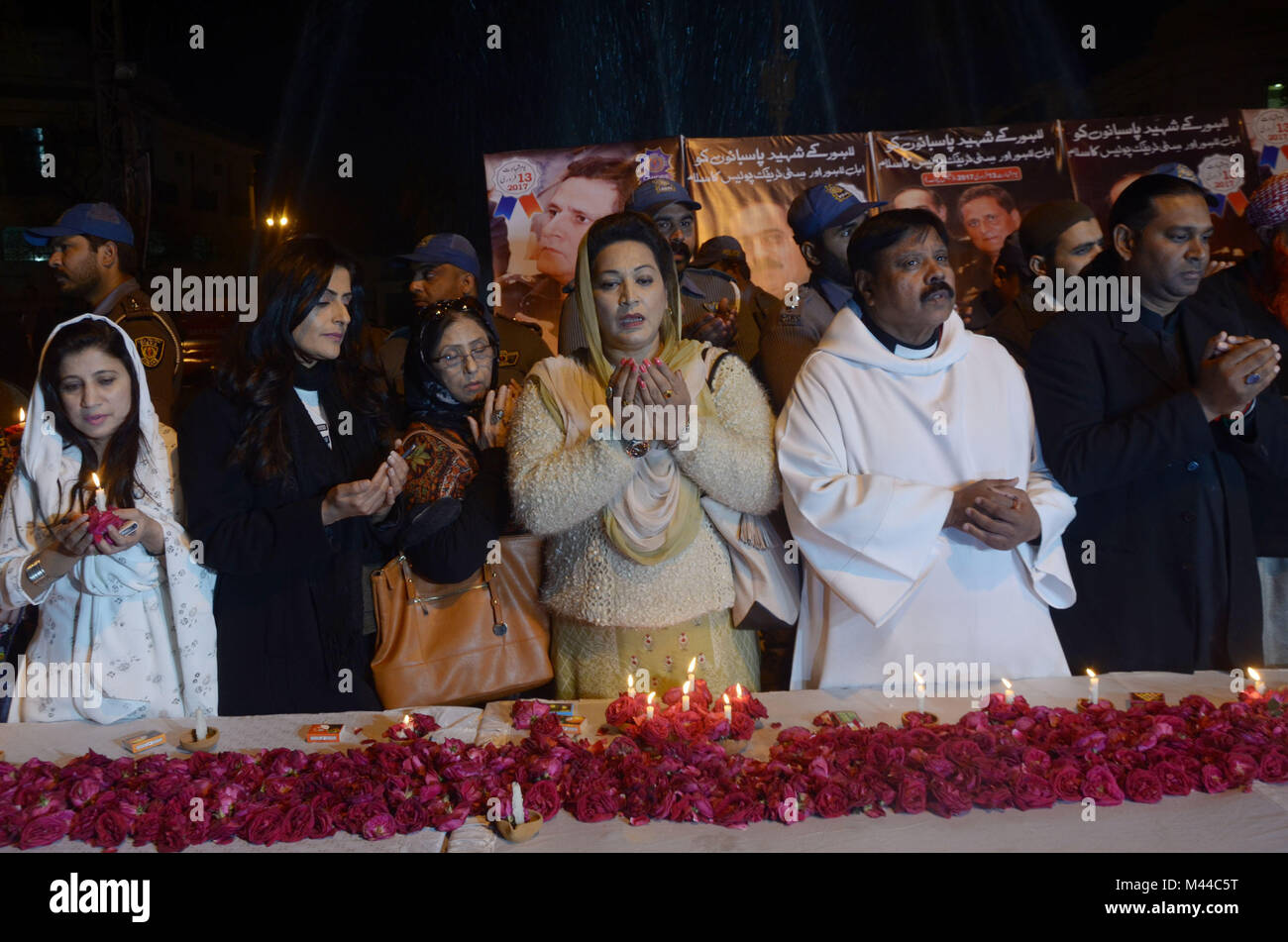 Lahore, Pakistan. 14th Feb, 2018. Members of civil society and CTO Rai ...