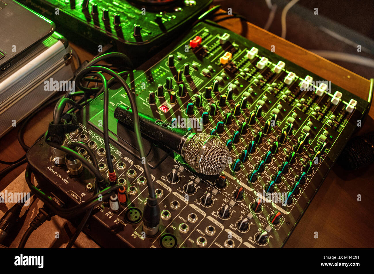Club atmosphere hi-res stock photography and images - Alamy