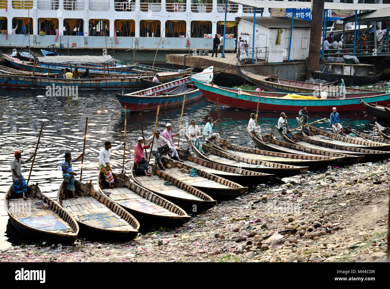 Daily life of boatman hi-res stock photography and images - Alamy