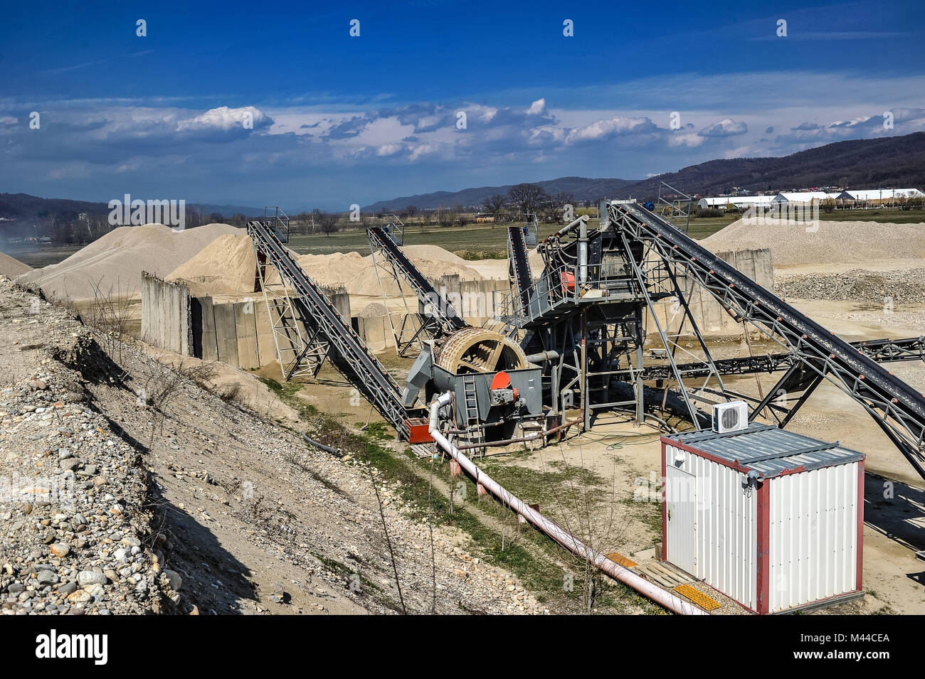 Rock crusher conveyor belts gravel hi-res stock photography and images ...