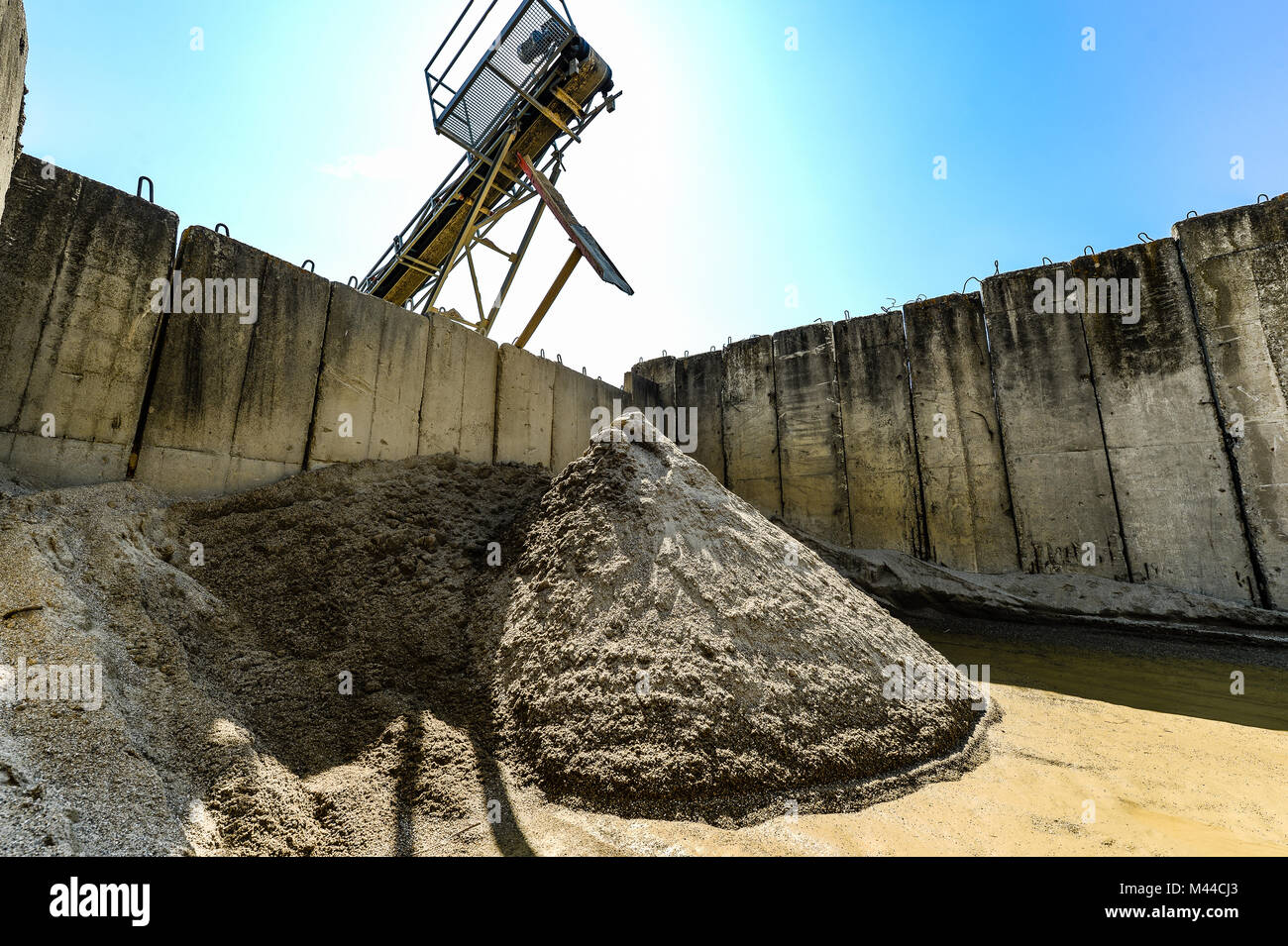 Concrete aggregate pile hi-res stock photography and images - Alamy
