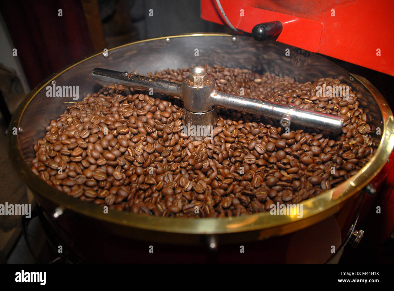 Raw coffee beans hi-res stock photography and images - Alamy