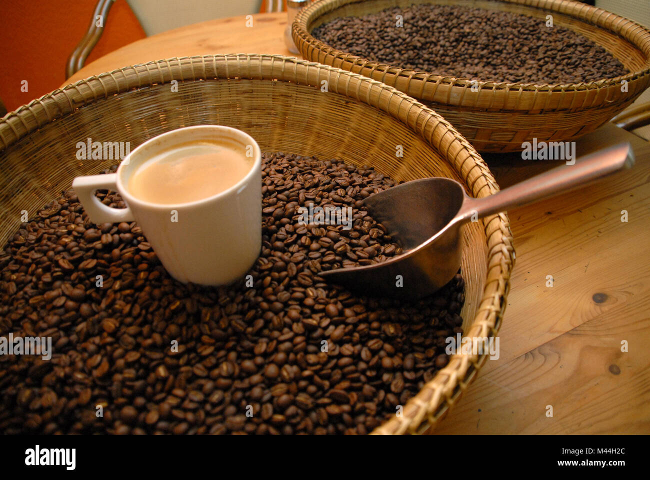 coffee cup and beans Stock Photo - Alamy