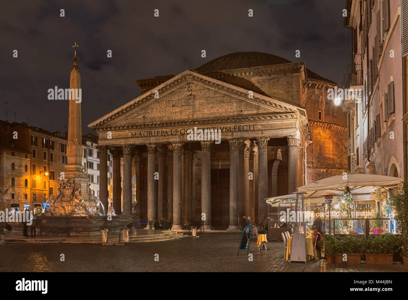 Pantheon rome dome exterior hi-res stock photography and images - Alamy