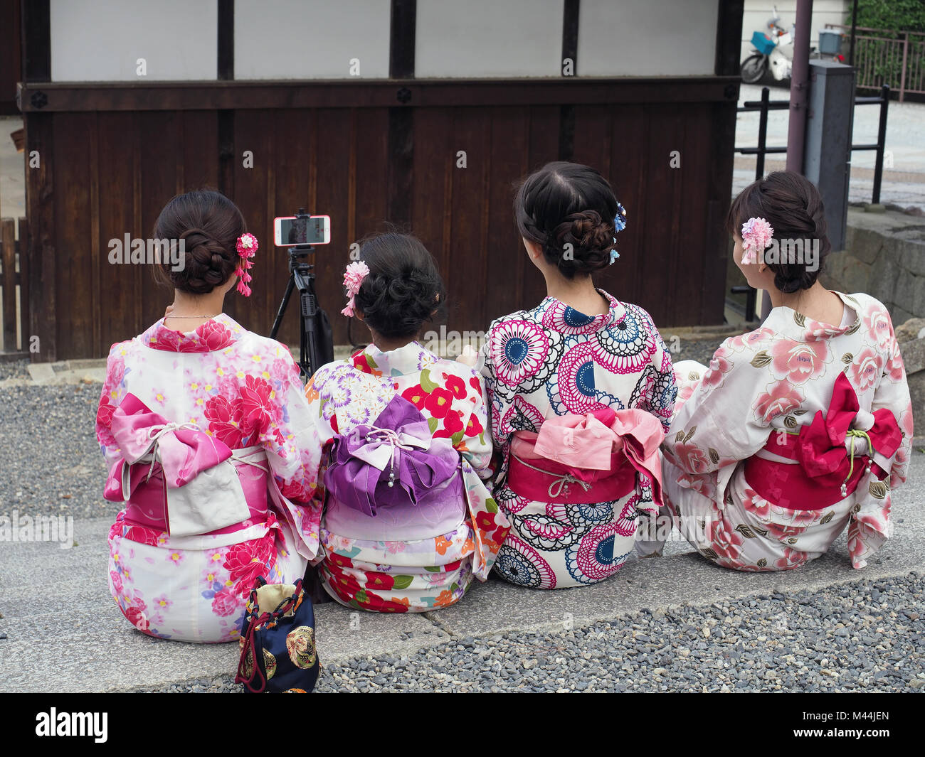 Chinese girls posing hi-res stock photography and images - Alamy