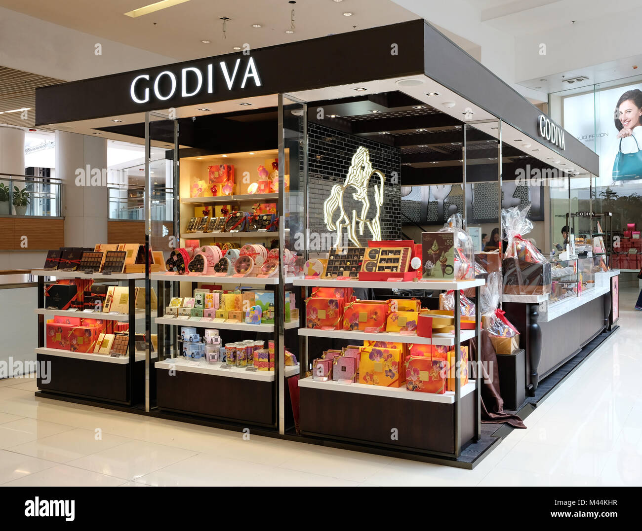 Hong kong mall interior dark hi-res stock photography and images - Alamy