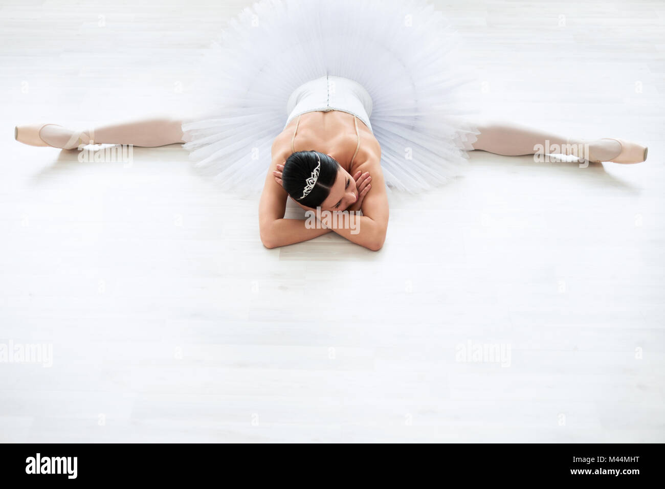Ballet dance performance hi-res stock photography and images - Alamy