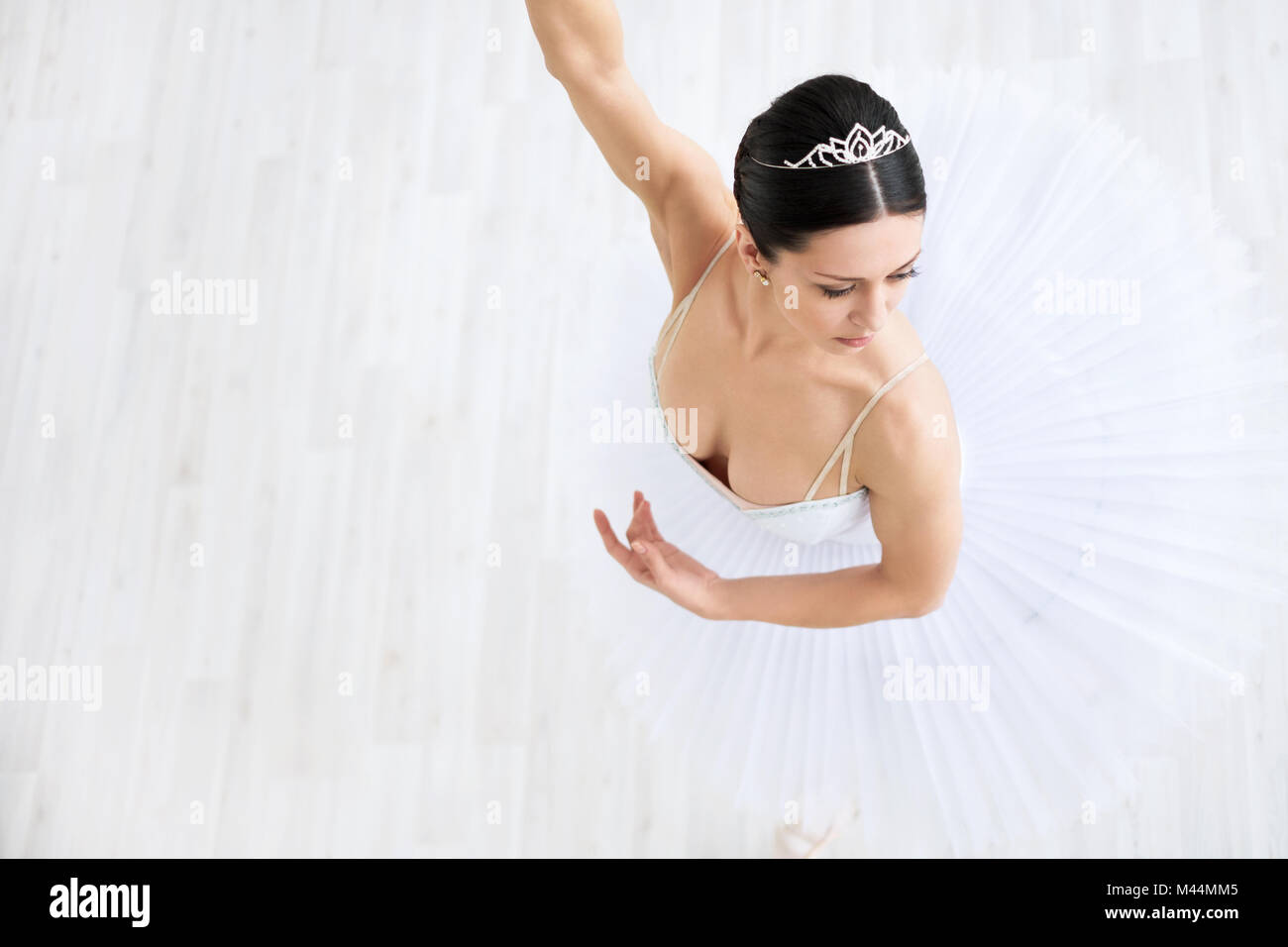 Girls dancing classical dance hi-res stock photography and images - Alamy