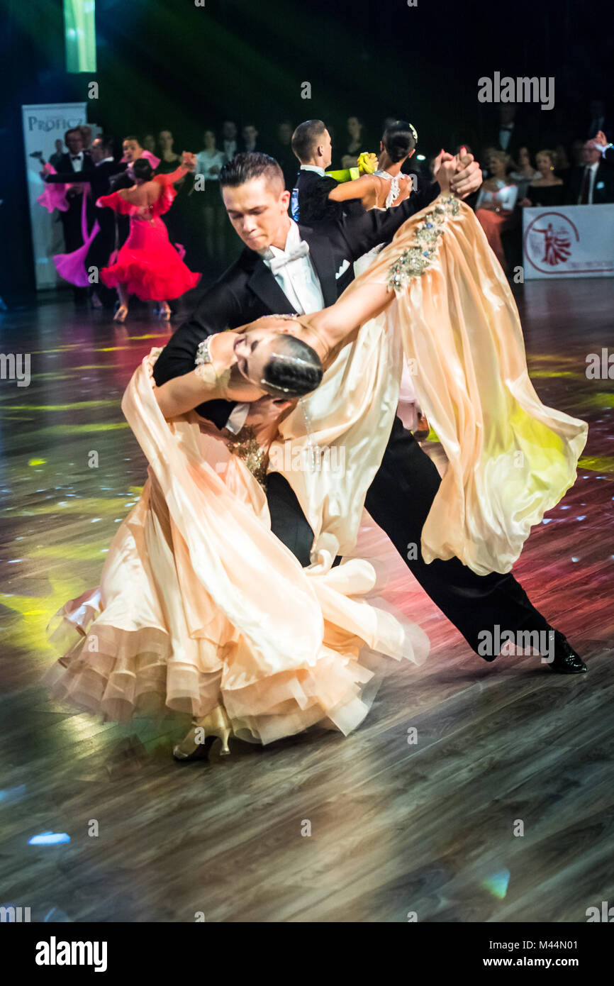 dancers dancing standard dance Stock Photo - Alamy