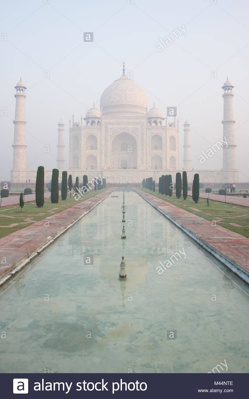 Taj Mahal Reflecting Pool Stock Photos & Taj Mahal Reflecting Pool ...