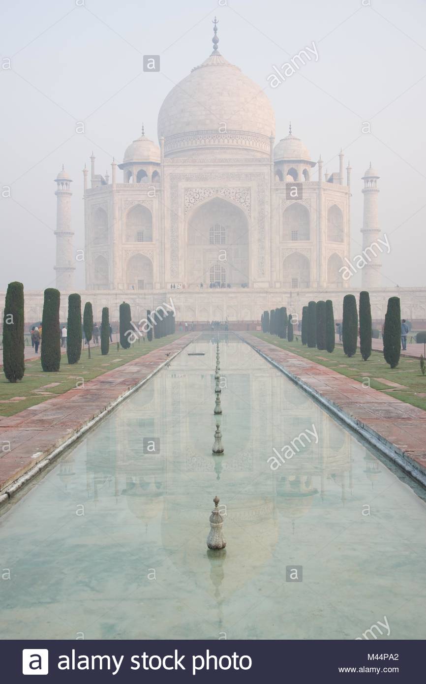 Taj Mahal Reflecting Pool Stock Photos & Taj Mahal Reflecting Pool ...