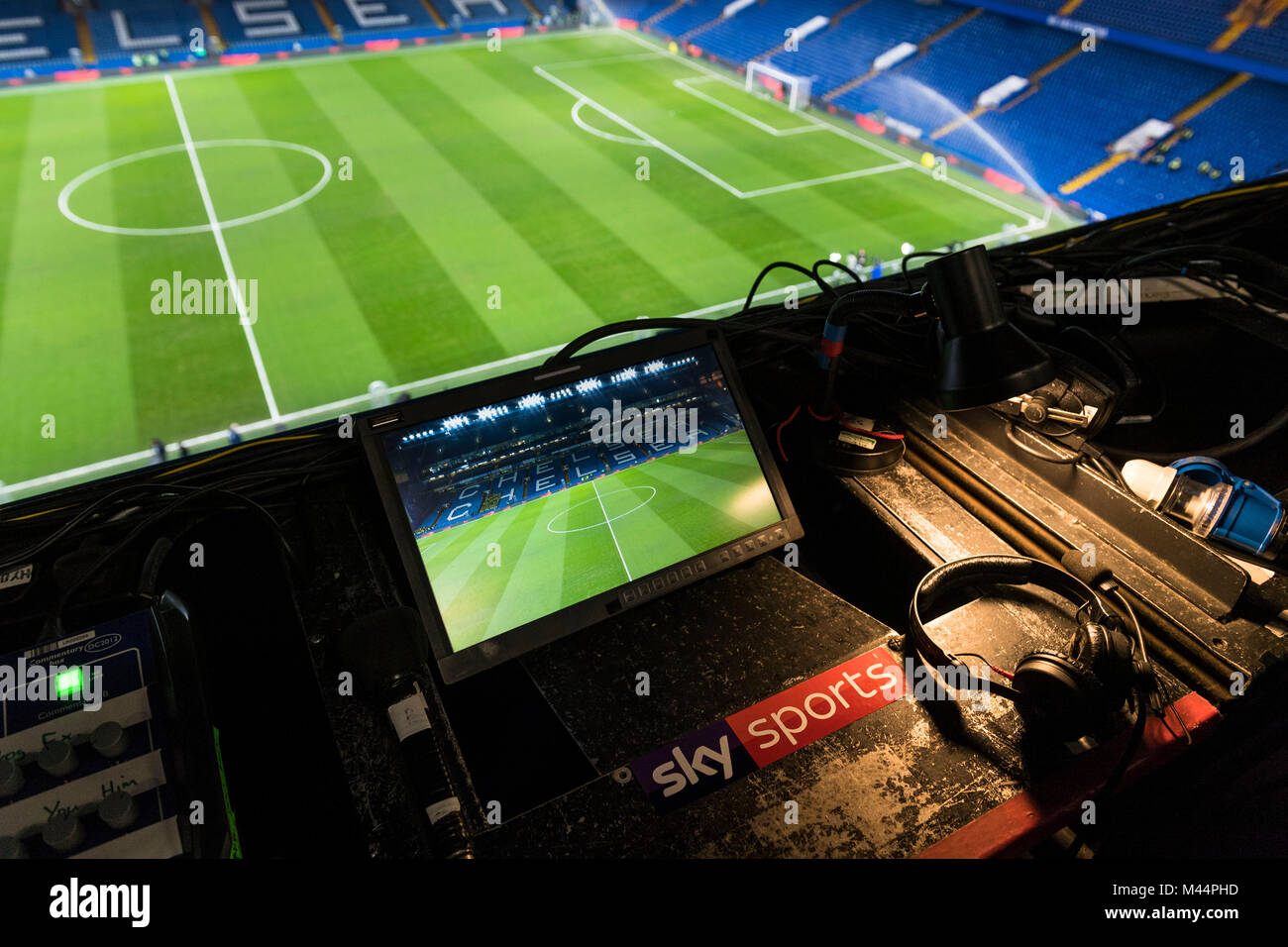 Television camera football coverage hi-res stock photography and images ...