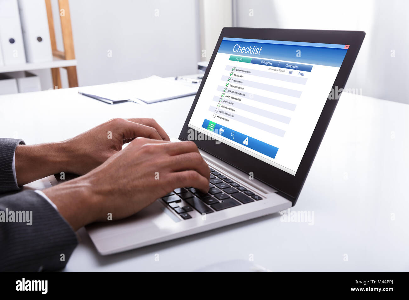 Hand with checklist hi-res stock photography and images - Alamy