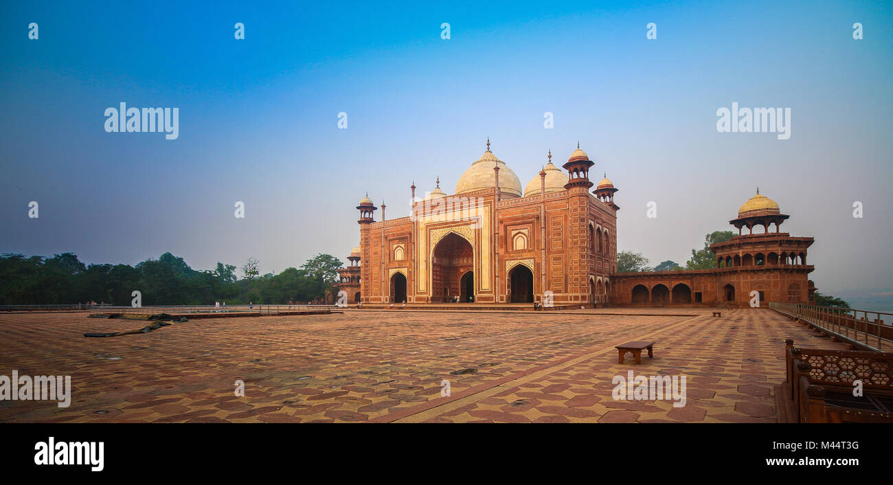 Mosque inside Taj Mahal courtyard, Agra, Uttar Pradesh, India Stock ...