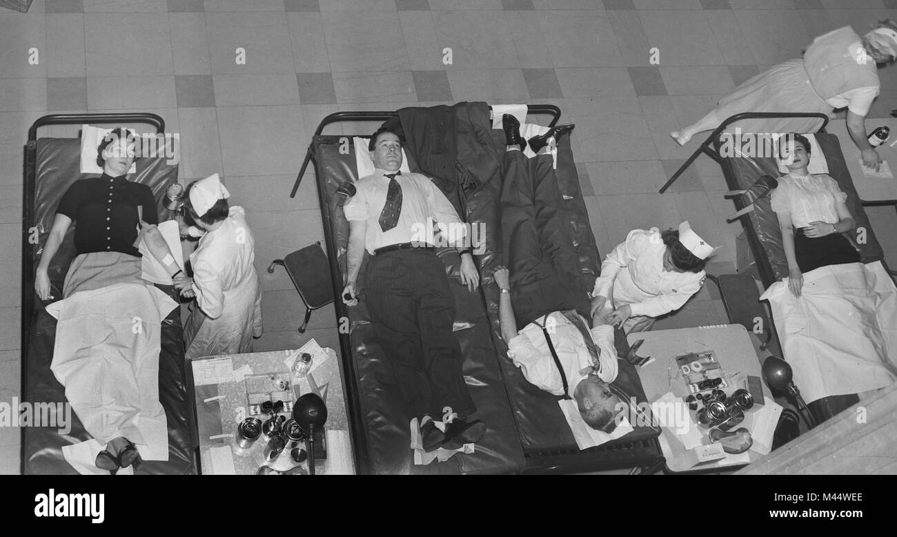Red Cross blood drive in Chicago, ca. 1950 Stock Photo - Alamy