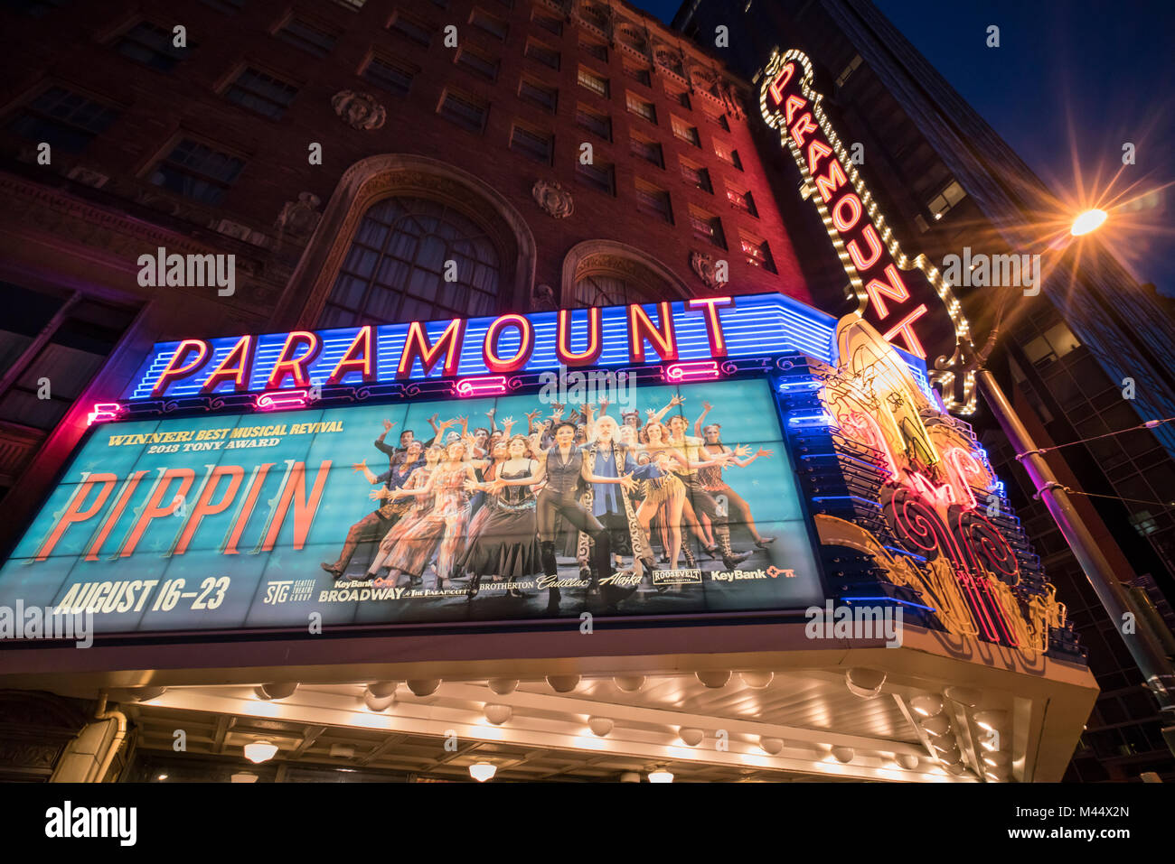 Paramount facade hi-res stock photography and images - Alamy