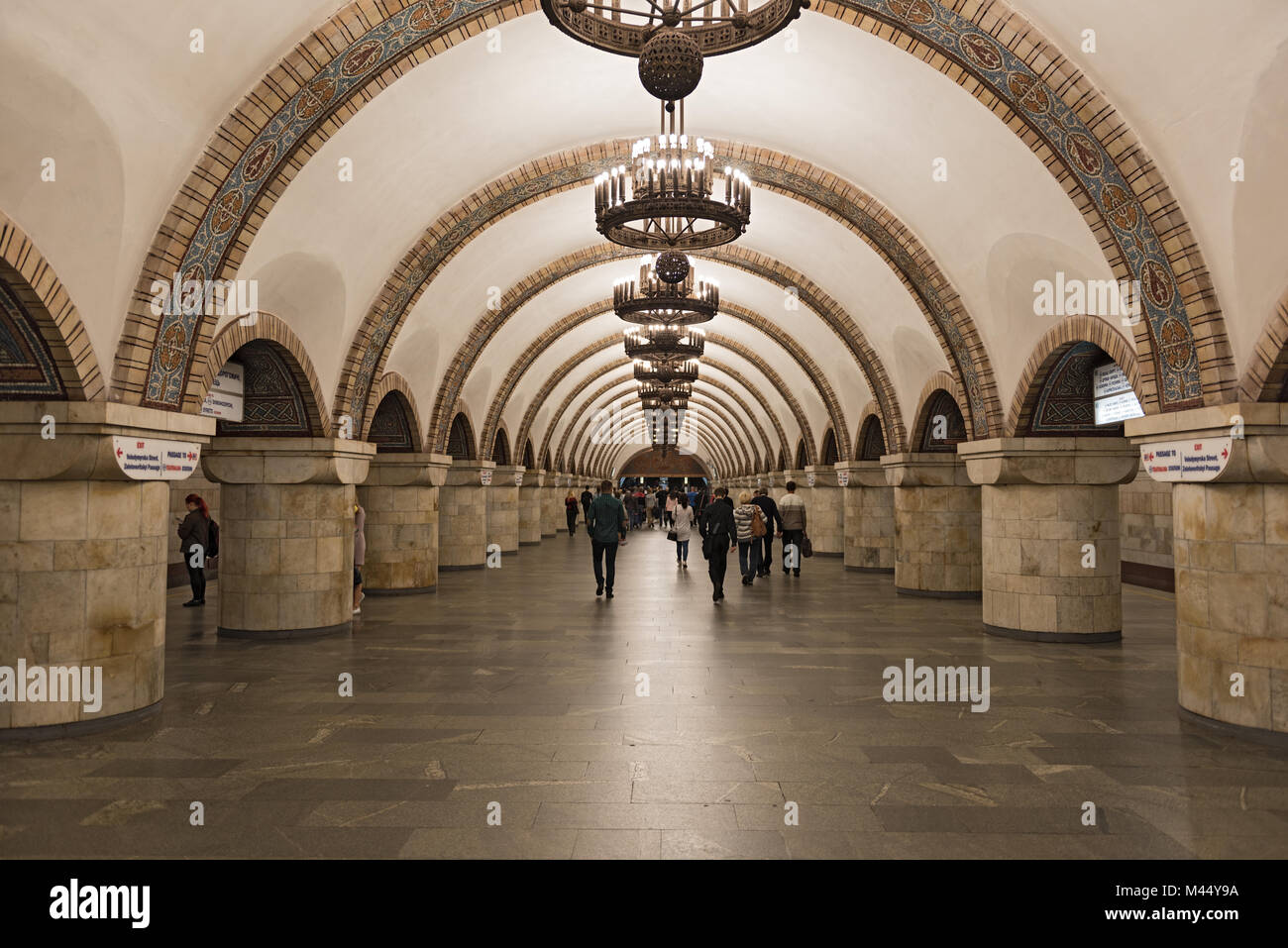 Underground metro subway system station hi-res stock photography and ...