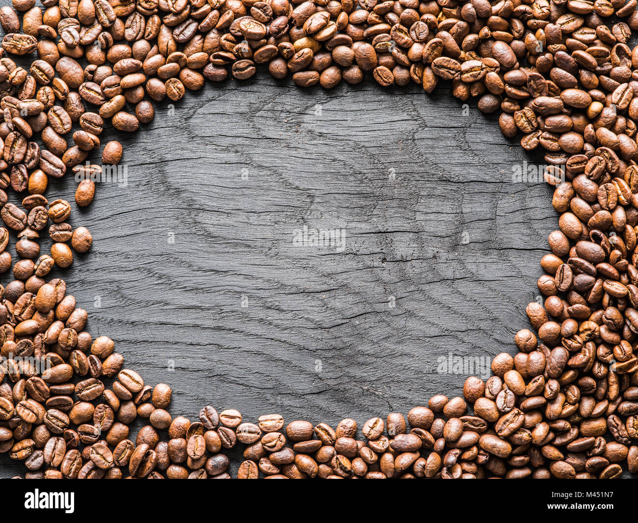 Roasted coffee beans arranged as a frame. Top view Stock Photo - Alamy