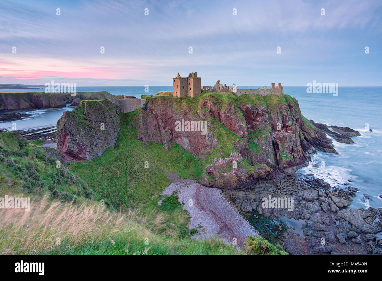 Ruined cliff top fortress hi-res stock photography and images - Alamy