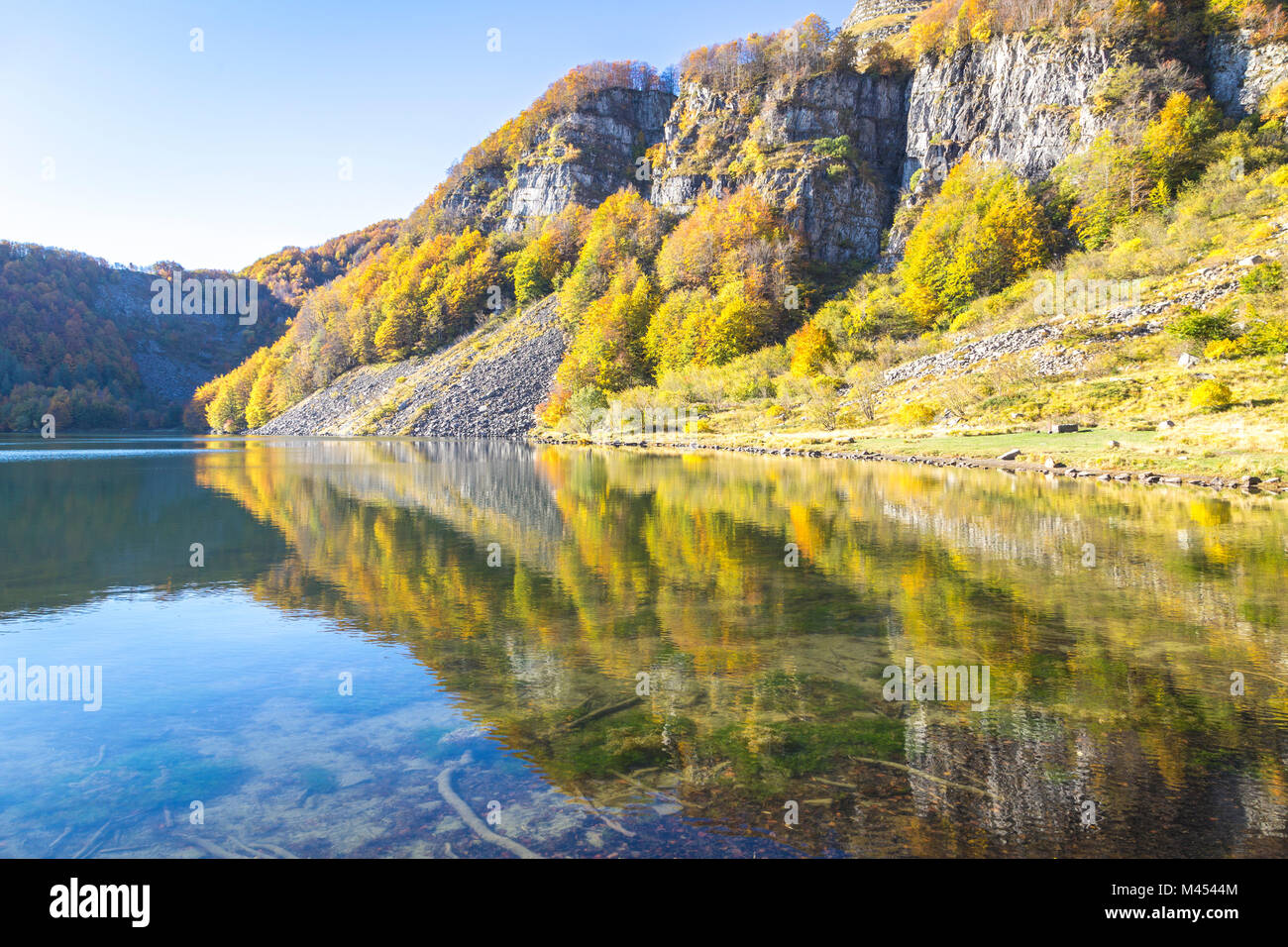 Lago scale hi-res stock photography and images - Alamy