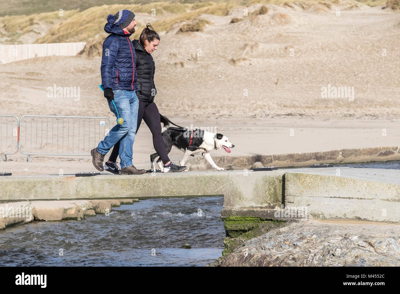 Walking dog bridge High Resolution Stock Photography and Images - Alamy