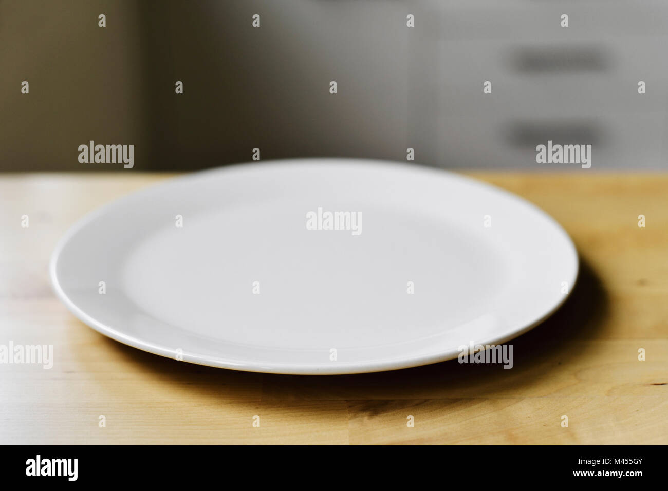 Empty wooden countertop restaurant hi-res stock photography and images ...