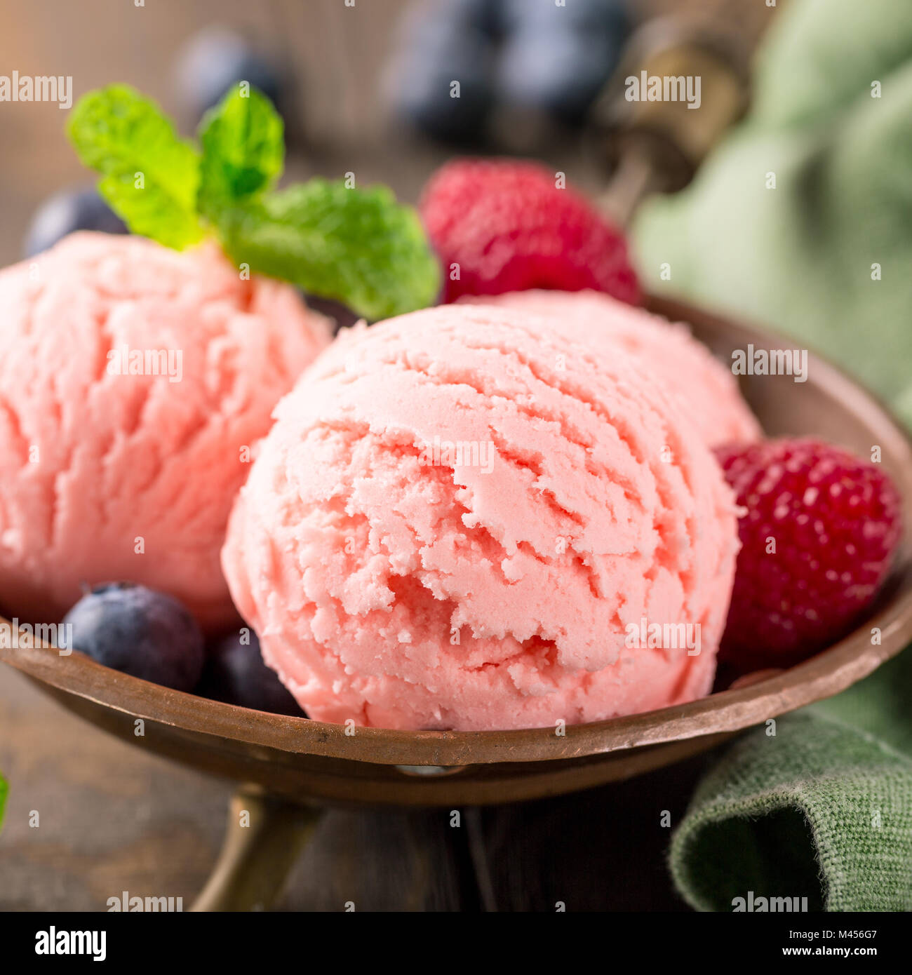 Ice cream and raspberries hi-res stock photography and images - Alamy