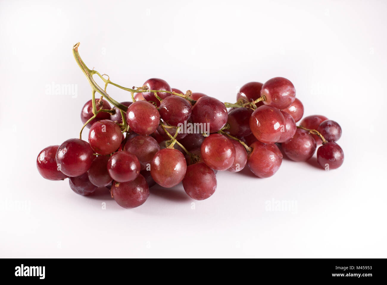 red grapes with stalks isolated on white background. fresh red grapes ...