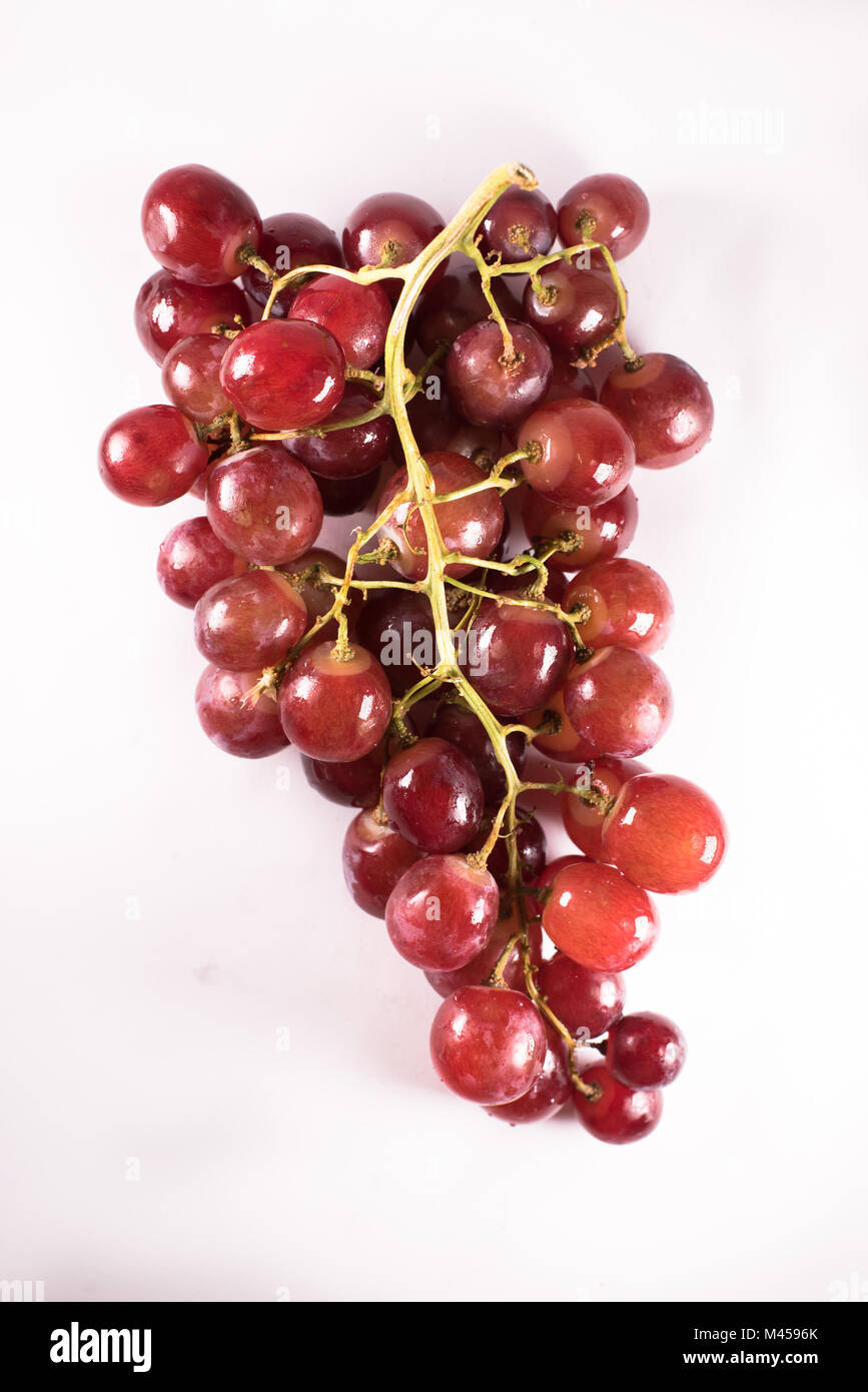 red grapes with stalks isolated on white background. fresh red grapes ...