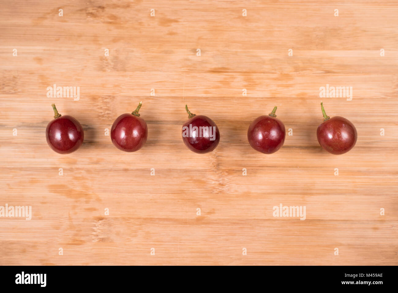 red grapes with stalks on wooden board background. red fresh grapes ...
